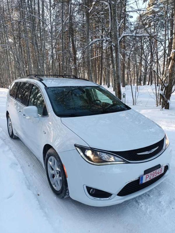 Balts Chrysler Pacifica 2017 Viļņa, ar dzinēja tilpumu 3.60 L un nobraukumu 180 tūkst. km par 14702 €, foto 4 vietnē AUTOMOTO.COM.LV