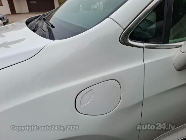 White Chrysler Pacifica 2018 in Tallinn, with an engine capacity of 3.60 L and mileage of 83 thousand km for 24900 €, photo 4 on AUTOMOTO.COM.LV