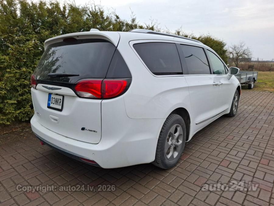 Balts Chrysler Pacifica 2018 Tallina, ar dzinēja tilpumu 3.60 L un nobraukumu 83 tūkst. km par 24900 €, foto 7 vietnē AUTOMOTO.COM.LV
