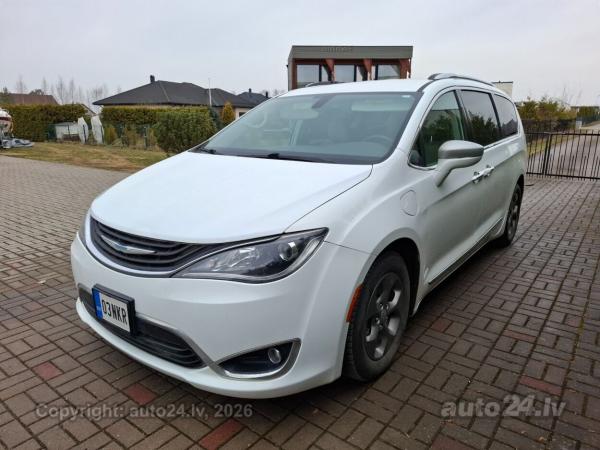 Balts Chrysler Pacifica 2018 Tallina, ar dzinēja tilpumu 3.60 L un nobraukumu 83 tūkst. km par 24900 €, foto 3 vietnē AUTOMOTO.COM.LV