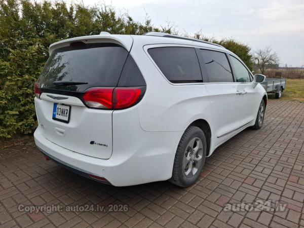 Balts Chrysler Pacifica 2018 Tallina, ar dzinēja tilpumu 3.60 L un nobraukumu 83 tūkst. km par 24900 €, foto 7 vietnē AUTOMOTO.COM.LV