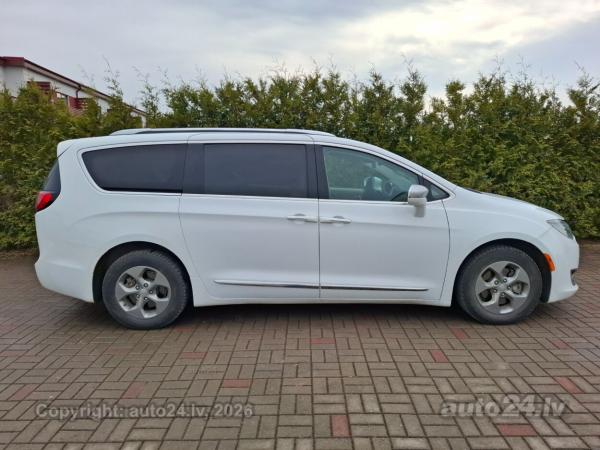 Balts Chrysler Pacifica 2018 Tallina, ar dzinēja tilpumu 3.60 L un nobraukumu 83 tūkst. km par 24900 €, foto 8 vietnē AUTOMOTO.COM.LV