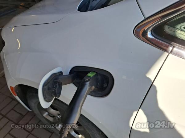 Белый Крайслер Пасифик 2018 в Таллин, объемом двигателя 3.60 л и пробегом 83 тыс. км за 24900 €, фото 11 на AUTOMOTO.COM.LV