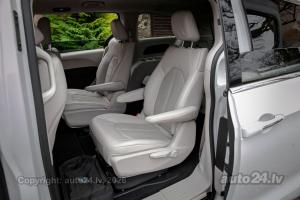 White Chrysler Pacifica 2018 in Jurmala, with an engine capacity of 3.60 L and mileage of 67 thousand km for 21900 €, photo 11 on AUTOMOTO.COM.LV