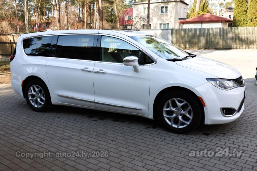 White Chrysler Pacifica 2020 in Tallinn, with an engine capacity of 3.60 L and mileage of 92 thousand km for 21900 €, photo 2 on AUTOMOTO.COM.LV
