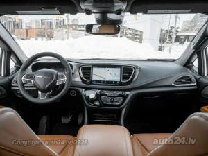 Balts Chrysler Pacifica 2024 Tallina, ar dzinēja tilpumu 3.60 L un nobraukumu 16 tūkst. km par 59900 €, foto 4 vietnē AUTOMOTO.COM.LV