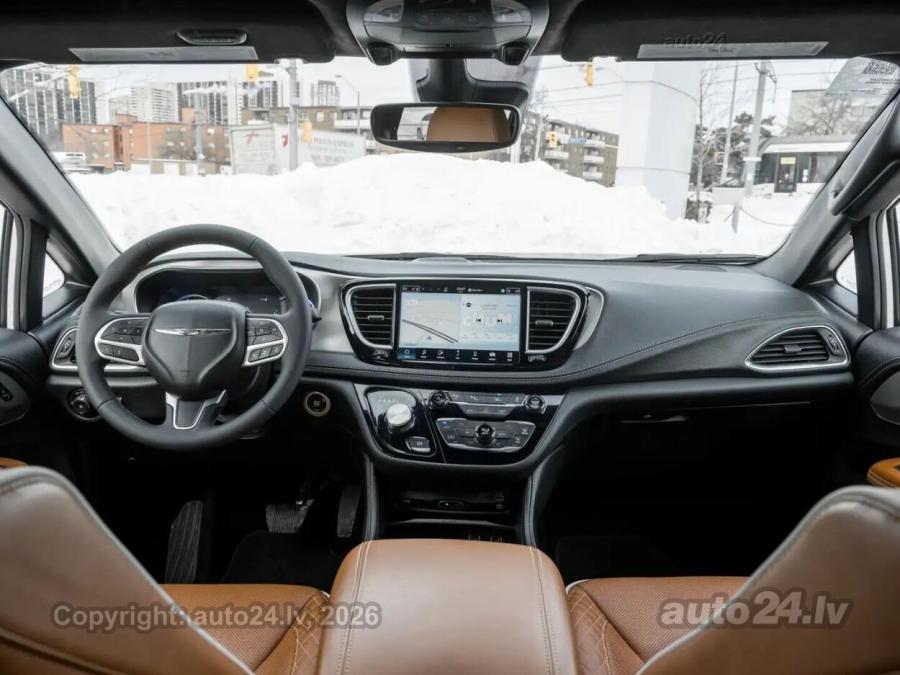 Balts Chrysler Pacifica 2024 Tallina, ar dzinēja tilpumu 3.60 L un nobraukumu 16 tūkst. km par 59900 €, foto 4 vietnē AUTOMOTO.COM.LV