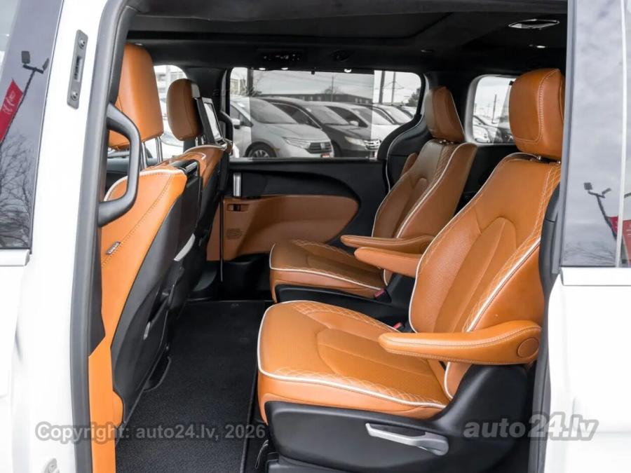 Balts Chrysler Pacifica 2024 Tallina, ar dzinēja tilpumu 3.60 L un nobraukumu 16 tūkst. km par 59900 €, foto 10 vietnē AUTOMOTO.COM.LV