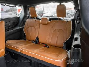 Balts Chrysler Pacifica 2024 Tallina, ar dzinēja tilpumu 3.60 L un nobraukumu 16 tūkst. km par 59900 €, foto 12 vietnē AUTOMOTO.COM.LV