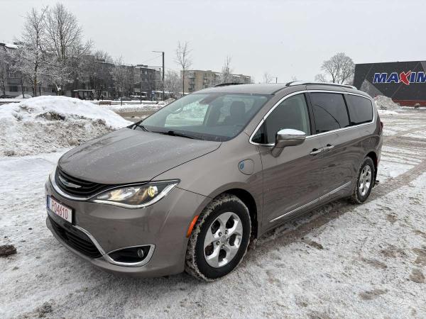 Dzeltens Chrysler Pacifica 2018 Kauņa, ar dzinēja tilpumu 3.60 L un nobraukumu 128 tūkst. km par 18300 €, foto 1 vietnē AUTOMOTO.COM.LV