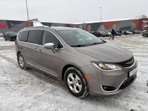 Dzeltens Chrysler Pacifica 2018 Kauņa, ar dzinēja tilpumu 3.60 L un nobraukumu 128 tūkst. km par 18300 €, foto 2 vietnē AUTOMOTO.COM.LV