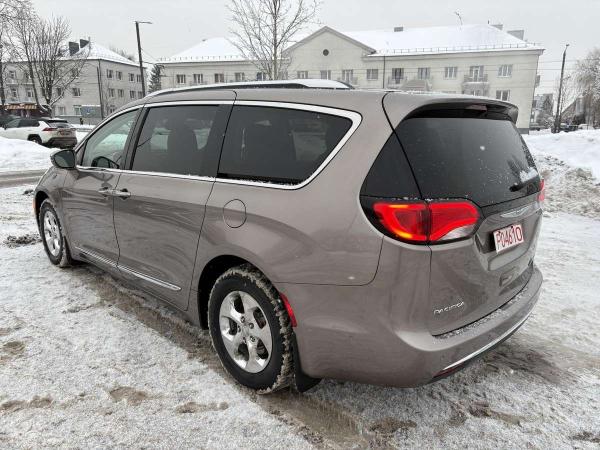 Dzeltens Chrysler Pacifica 2018 Kauņa, ar dzinēja tilpumu 3.60 L un nobraukumu 128 tūkst. km par 18300 €, foto 3 vietnē AUTOMOTO.COM.LV