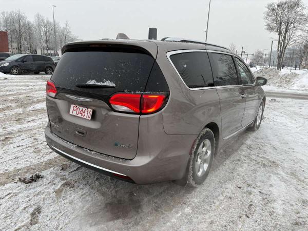 Dzeltens Chrysler Pacifica 2018 Kauņa, ar dzinēja tilpumu 3.60 L un nobraukumu 128 tūkst. km par 18300 €, foto 4 vietnē AUTOMOTO.COM.LV
