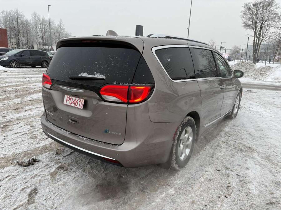 Dzeltens Chrysler Pacifica 2018 Kauņa, ar dzinēja tilpumu 3.60 L un nobraukumu 128 tūkst. km par 18300 €, foto 4 vietnē AUTOMOTO.COM.LV