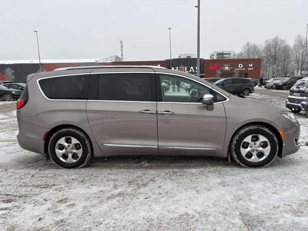 Dzeltens Chrysler Pacifica 2018 Kauņa, ar dzinēja tilpumu 3.60 L un nobraukumu 128 tūkst. km par 18300 €, foto 5 vietnē AUTOMOTO.COM.LV