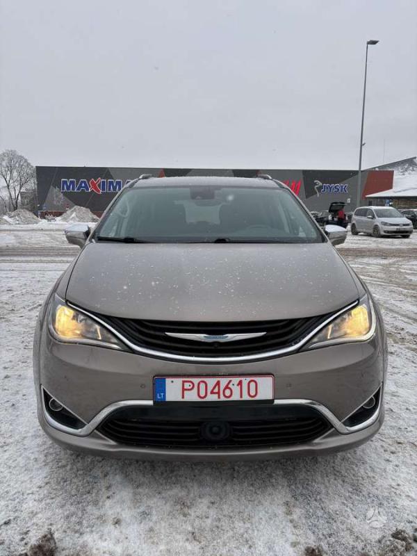 Dzeltens Chrysler Pacifica 2018 Kauņa, ar dzinēja tilpumu 3.60 L un nobraukumu 128 tūkst. km par 18300 €, foto 6 vietnē AUTOMOTO.COM.LV