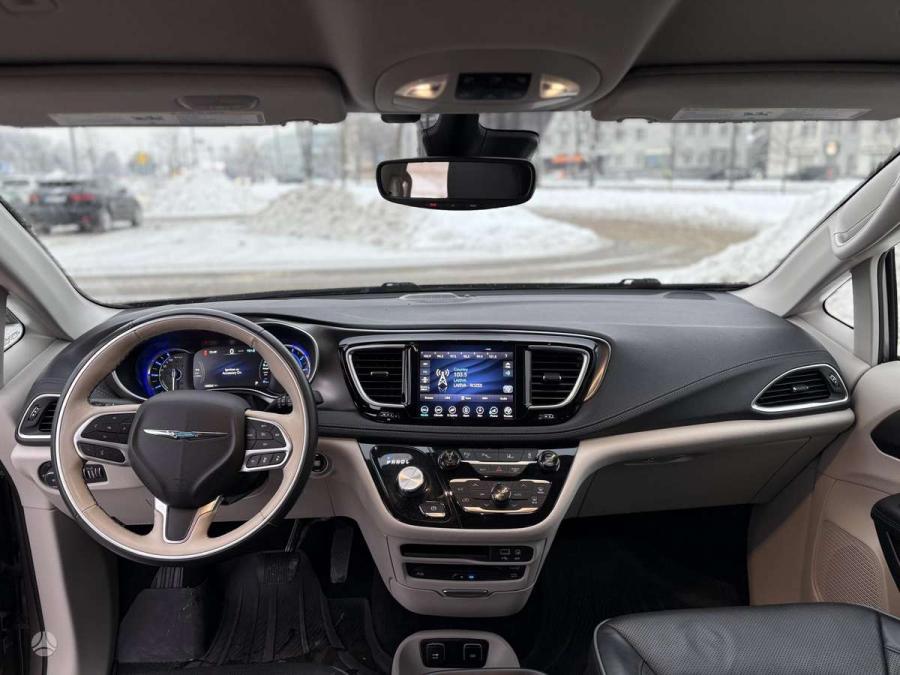 Dzeltens Chrysler Pacifica 2018 Kauņa, ar dzinēja tilpumu 3.60 L un nobraukumu 128 tūkst. km par 18300 €, foto 7 vietnē AUTOMOTO.COM.LV