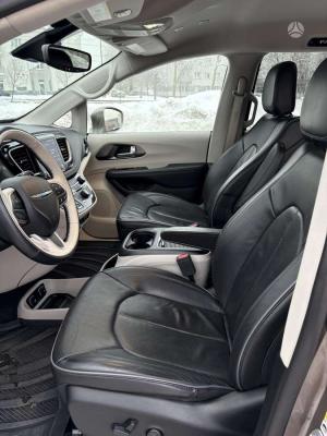 Dzeltens Chrysler Pacifica 2018 Kauņa, ar dzinēja tilpumu 3.60 L un nobraukumu 128 tūkst. km par 18300 €, foto 9 vietnē AUTOMOTO.COM.LV