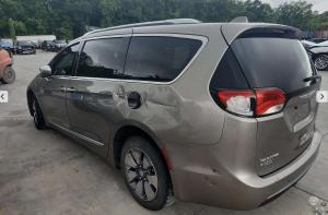Yellow Chrysler Pacifica 2018 in Kaunas, with an engine capacity of 3.61 L and mileage of 297 thousand km for 7900 €, photo 6 on AUTOMOTO.COM.LV