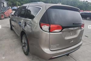 Yellow Chrysler Pacifica 2018 in Kaunas, with an engine capacity of 3.61 L and mileage of 297 thousand km for 7900 €, photo 7 on AUTOMOTO.COM.LV