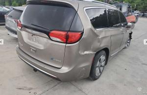 Yellow Chrysler Pacifica 2018 in Kaunas, with an engine capacity of 3.61 L and mileage of 297 thousand km for 7900 €, photo 8 on AUTOMOTO.COM.LV