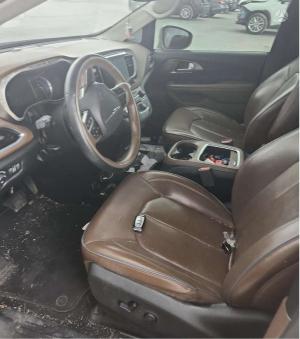 Yellow Chrysler Pacifica 2018 in Kaunas, with an engine capacity of 3.61 L and mileage of 297 thousand km for 7900 €, photo 11 on AUTOMOTO.COM.LV