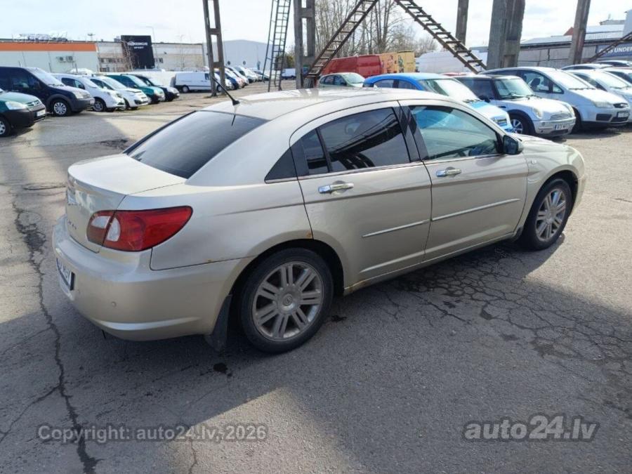 Smilšu krāsa Chrysler Sebring 2007 Tallina, ar dzinēja tilpumu 2.40 L un nobraukumu 244 tūkst. km par 999 €, foto 4 vietnē AUTOMOTO.COM.LV
