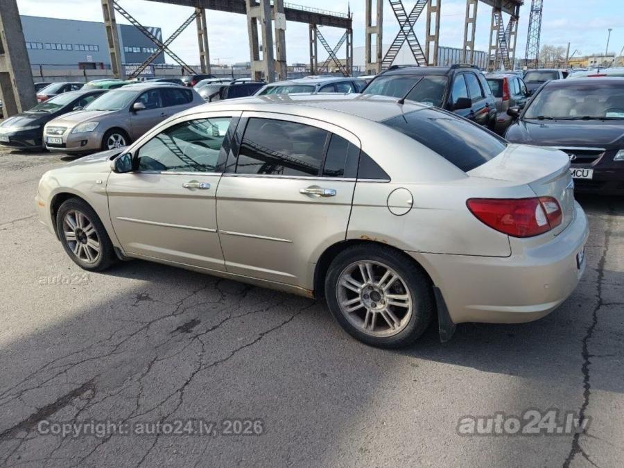 Smilšu krāsa Chrysler Sebring 2007 Tallina, ar dzinēja tilpumu 2.40 L un nobraukumu 244 tūkst. km par 999 €, foto 5 vietnē AUTOMOTO.COM.LV