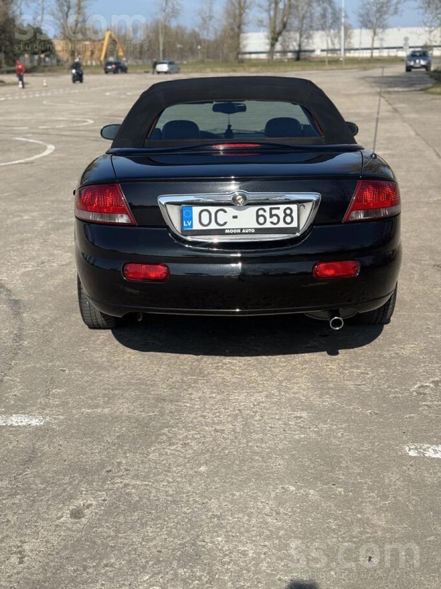 Black Chrysler Sebring 2002 in Liepaja, with an engine capacity of 2.70 L and mileage of 183 thousand km for 1295 €, photo 11 on AUTOMOTO.COM.LV