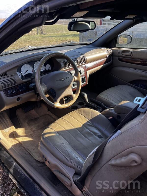 Black Chrysler Sebring 2002 in Talsi, with an engine capacity of 2.70 L and mileage of 176 thousand km for 2700 €, photo 2 on AUTOMOTO.COM.LV