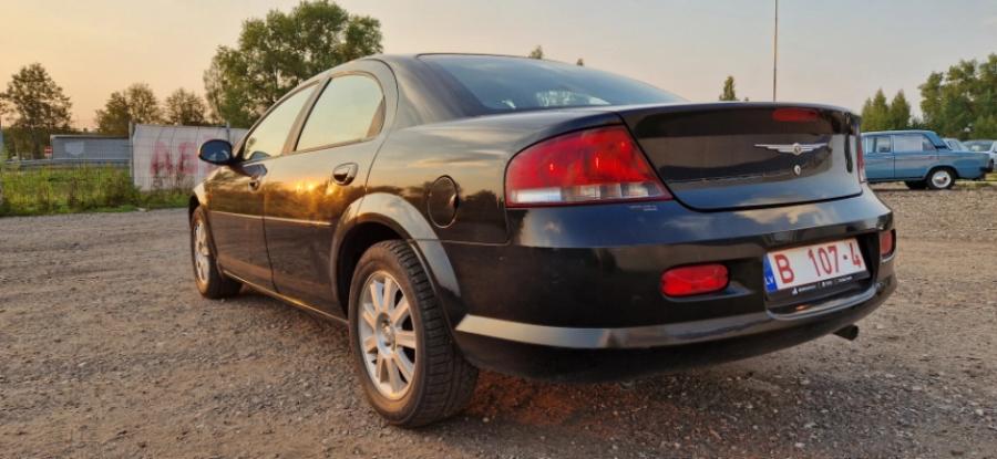 Black Chrysler Sebring 2005 in Riga, with an engine capacity of 2.40 L and mileage of 193 thousand km for 1650 €, photo 5 on AUTOMOTO.COM.LV