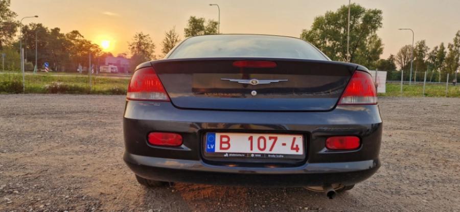 Black Chrysler Sebring 2005 in Riga, with an engine capacity of 2.40 L and mileage of 193 thousand km for 1650 €, photo 6 on AUTOMOTO.COM.LV