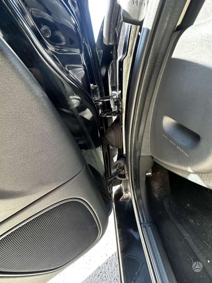 Melns Chrysler Sebring 2006 Viļņa, ar dzinēja tilpumu 2.74 L un nobraukumu 71 tūkst. km par 2500 €, foto 6 vietnē AUTOMOTO.COM.LV