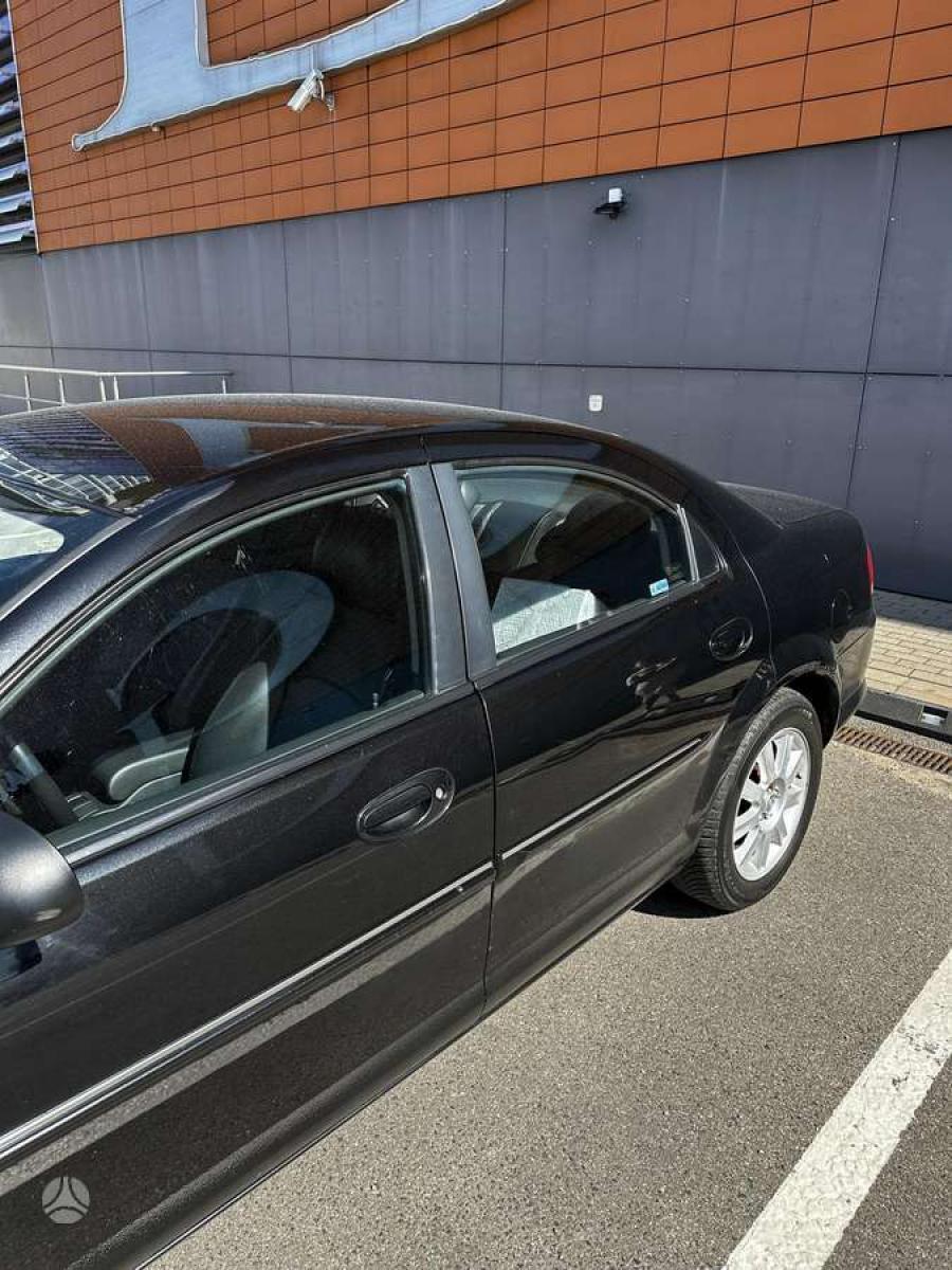 Melns Chrysler Sebring 2006 Viļņa, ar dzinēja tilpumu 2.74 L un nobraukumu 71 tūkst. km par 2500 €, foto 13 vietnē AUTOMOTO.COM.LV