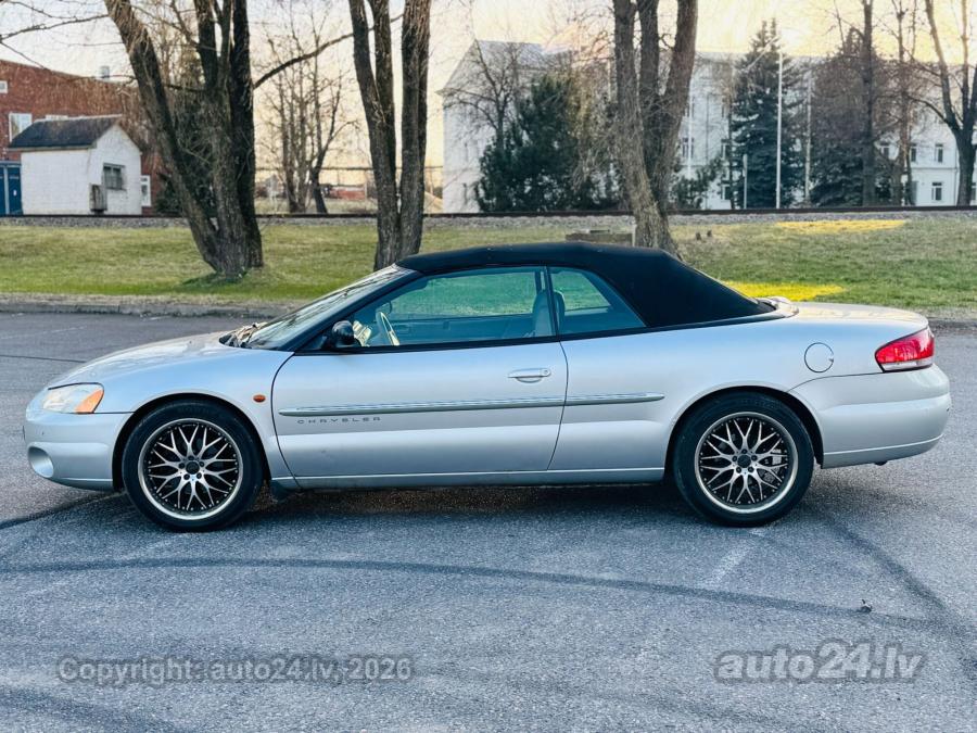 Pelēks Chrysler Sebring 2001 Tallina, ar dzinēja tilpumu 2.70 L un nobraukumu 204 tūkst. km par 3300 €, foto 6 vietnē AUTOMOTO.COM.LV