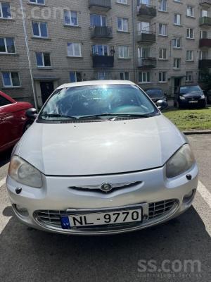 Pelēks Chrysler Sebring 2003 Rīga, ar dzinēja tilpumu 2.70 L un nobraukumu 227 tūkst. km par 2000 €, foto 4 vietnē AUTOMOTO.COM.LV