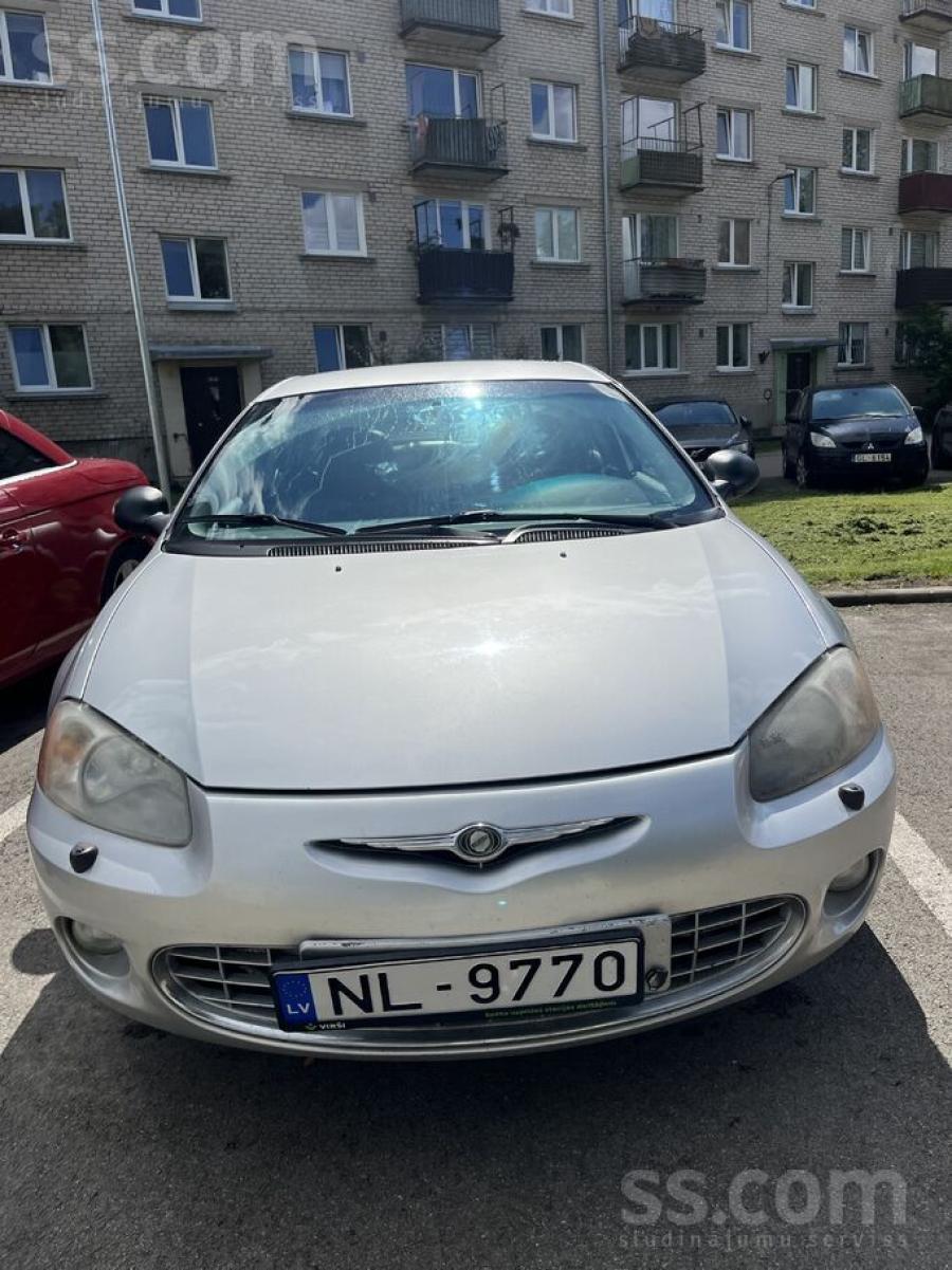 Pelēks Chrysler Sebring 2003 Rīga, ar dzinēja tilpumu 2.70 L un nobraukumu 227 tūkst. km par 2000 €, foto 4 vietnē AUTOMOTO.COM.LV