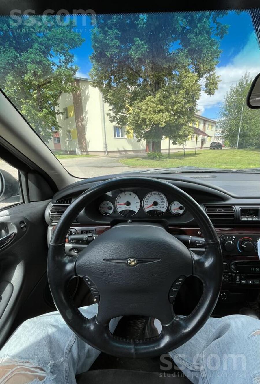 Pelēks Chrysler Sebring 2003 Rīga, ar dzinēja tilpumu 2.70 L un nobraukumu 227 tūkst. km par 2000 €, foto 8 vietnē AUTOMOTO.COM.LV