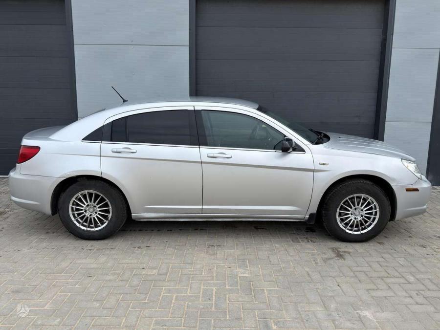 Pelēks Chrysler Sebring 2009 Viļņa, ar dzinēja tilpumu 2.40 L un nobraukumu 152 tūkst. km par 1500 €, foto 7 vietnē AUTOMOTO.COM.LV