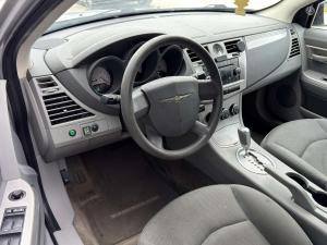 Pelēks Chrysler Sebring 2009 Viļņa, ar dzinēja tilpumu 2.40 L un nobraukumu 152 tūkst. km par 1500 €, foto 12 vietnē AUTOMOTO.COM.LV