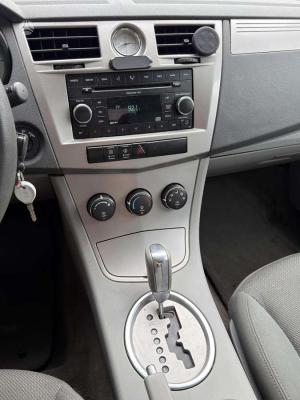 Pelēks Chrysler Sebring 2009 Viļņa, ar dzinēja tilpumu 2.40 L un nobraukumu 152 tūkst. km par 1500 €, foto 13 vietnē AUTOMOTO.COM.LV