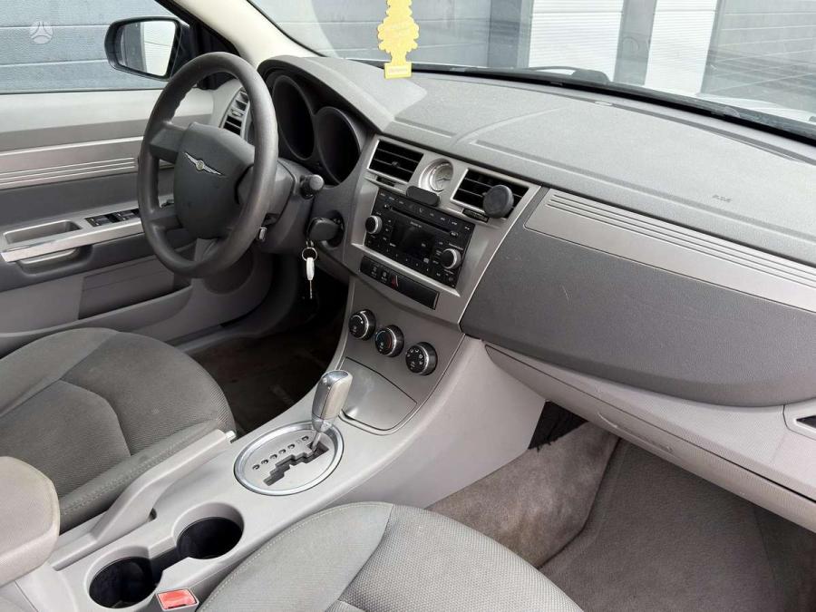 Pelēks Chrysler Sebring 2009 Viļņa, ar dzinēja tilpumu 2.40 L un nobraukumu 152 tūkst. km par 1500 €, foto 20 vietnē AUTOMOTO.COM.LV