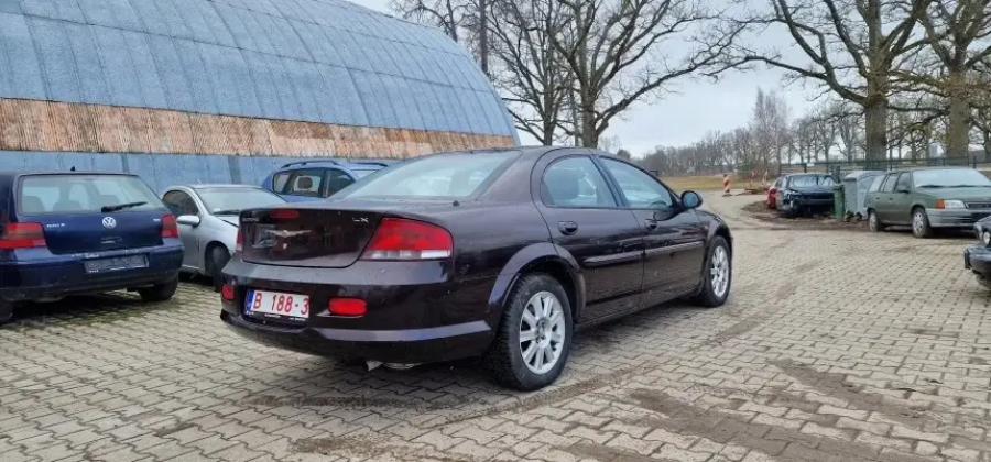 Red Chrysler Sebring 2004 in Valmiera, with an engine capacity of 2.70 L and mileage of 163 thousand km for 1400 €, photo 4 on AUTOMOTO.COM.LV