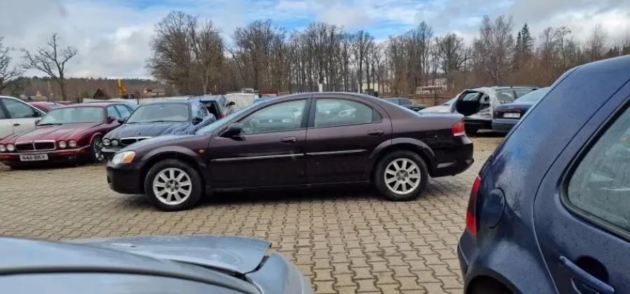 Red Chrysler Sebring 2004 in Valmiera, with an engine capacity of 2.70 L and mileage of 163 thousand km for 1400 €, photo 7 on AUTOMOTO.COM.LV