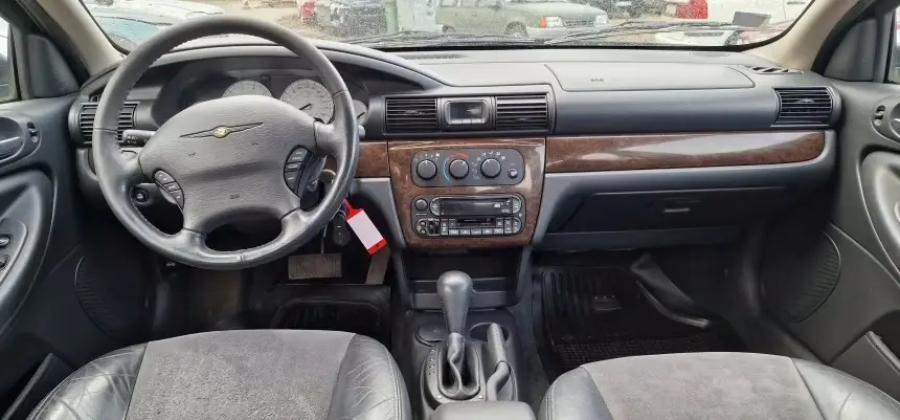 Red Chrysler Sebring 2004 in Valmiera, with an engine capacity of 2.70 L and mileage of 163 thousand km for 1400 €, photo 10 on AUTOMOTO.COM.LV
