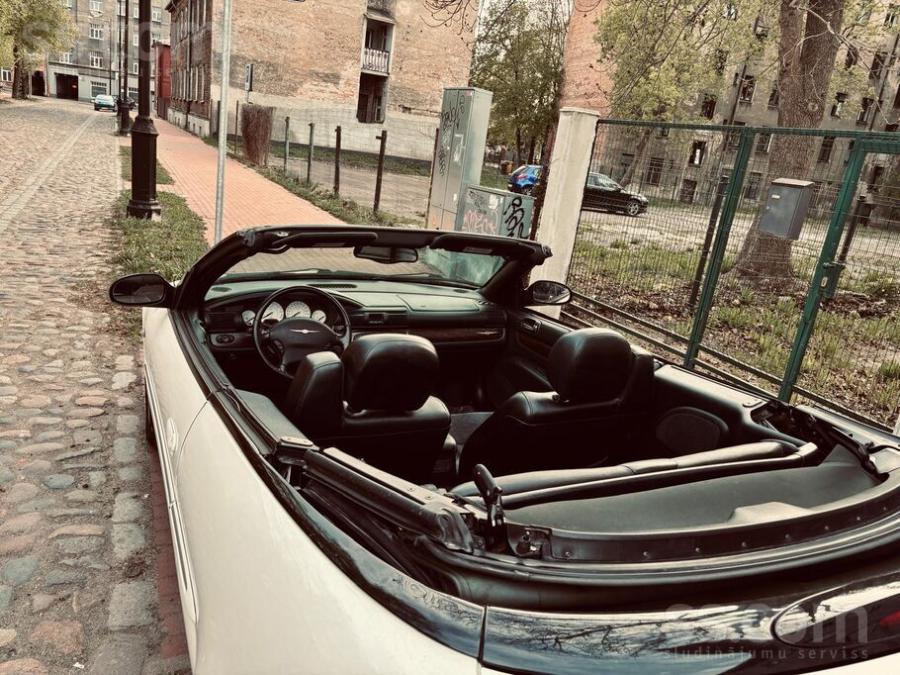 White Chrysler Sebring 2004 in Riga, with an engine capacity of 2.70 L and mileage of 74 thousand km for 3355 €, photo 8 on AUTOMOTO.COM.LV