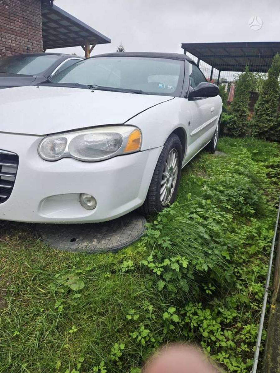 White Chrysler Sebring 2004 in Vilnius, with an engine capacity of 2.70 L and mileage of 216 thousand km for 3000 €, photo 4 on AUTOMOTO.COM.LV