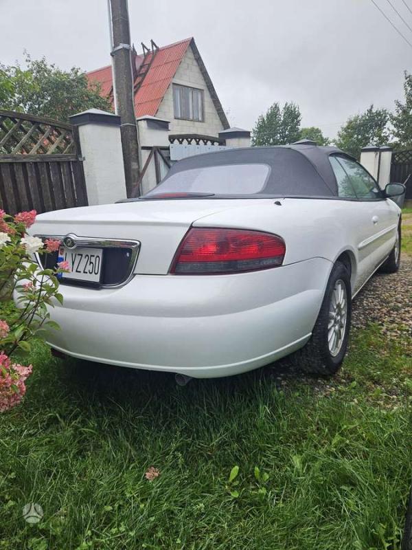 White Chrysler Sebring 2004 in Vilnius, with an engine capacity of 2.70 L and mileage of 216 thousand km for 3000 €, photo 5 on AUTOMOTO.COM.LV