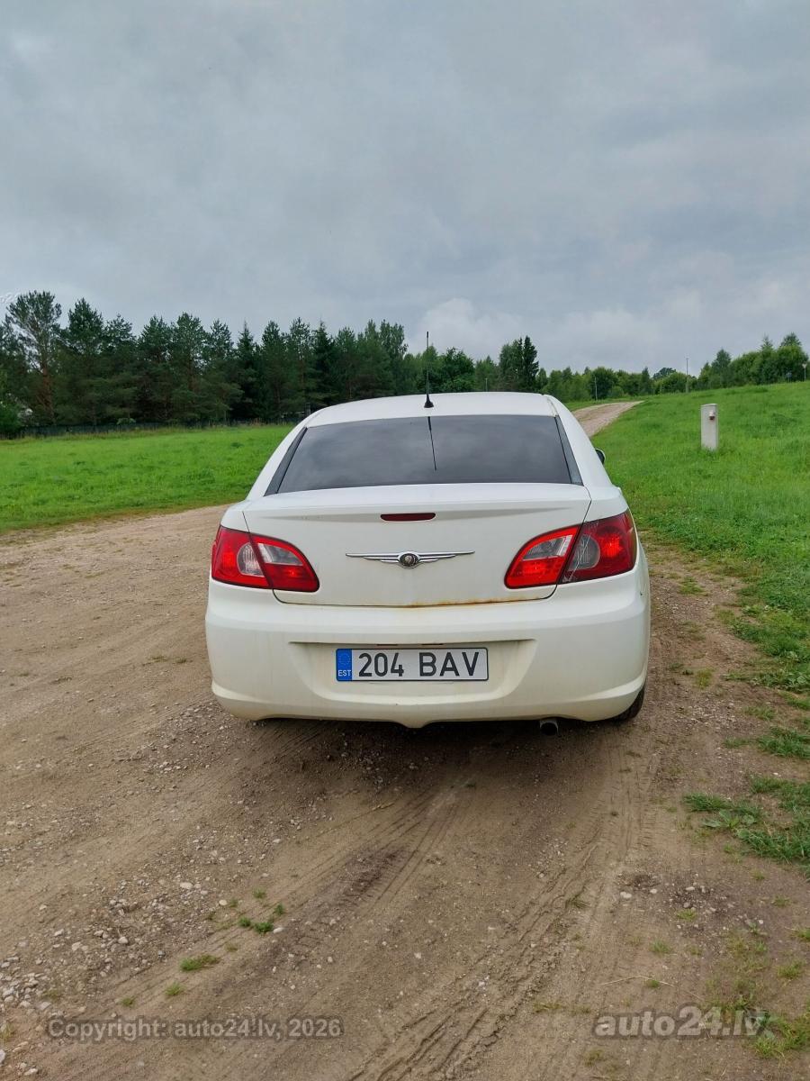 White Chrysler Sebring 2007 in Rapla, with an engine capacity of 2.40 L and mileage of 96 thousand km for 1200 €, photo 5 on AUTOMOTO.COM.LV
