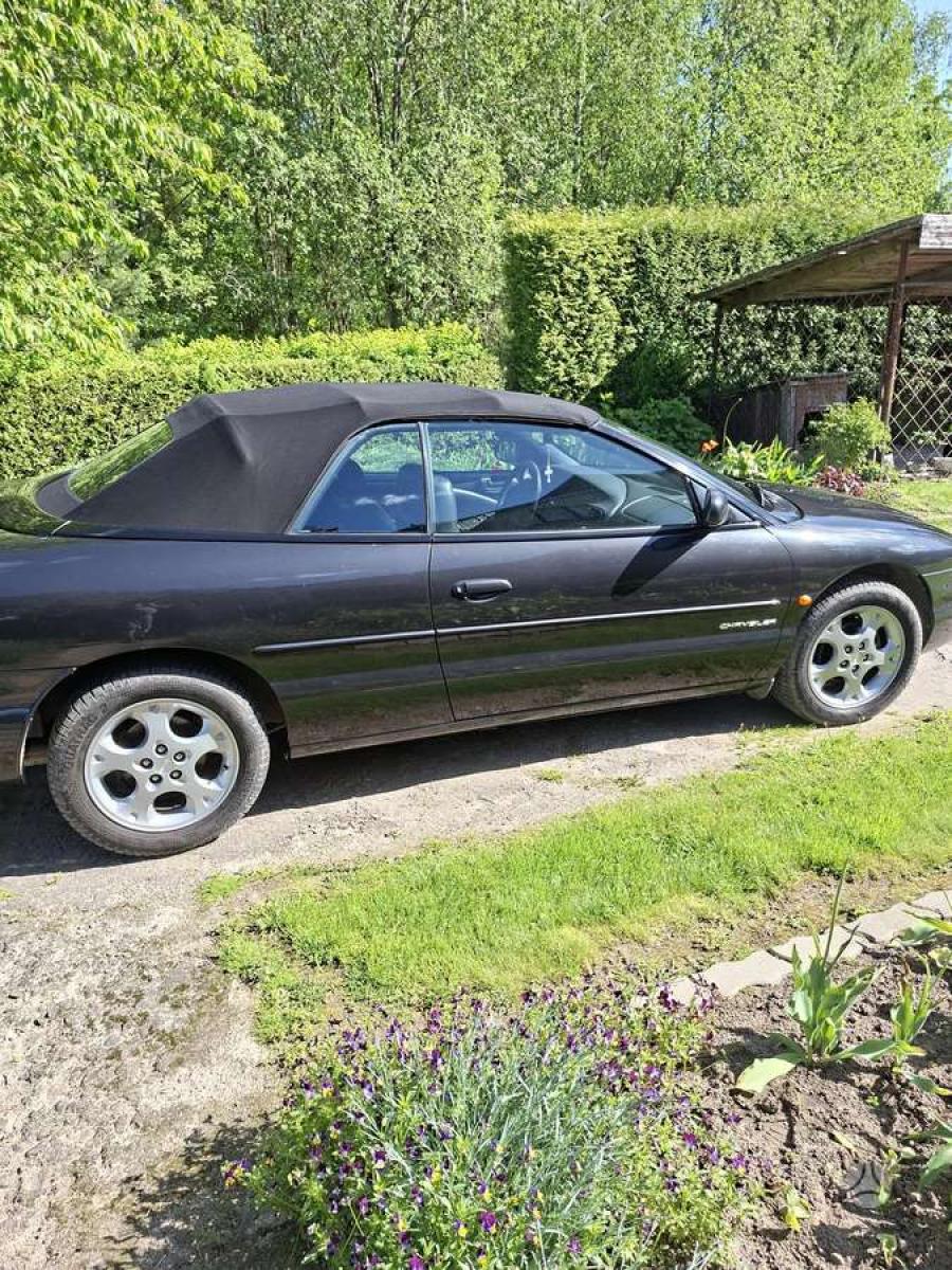 Melns Chrysler Stratus 1999 Kauņa, ar dzinēja tilpumu 2.50 L un nobraukumu 54 tūkst. km par 3000 €, foto 4 vietnē AUTOMOTO.COM.LV